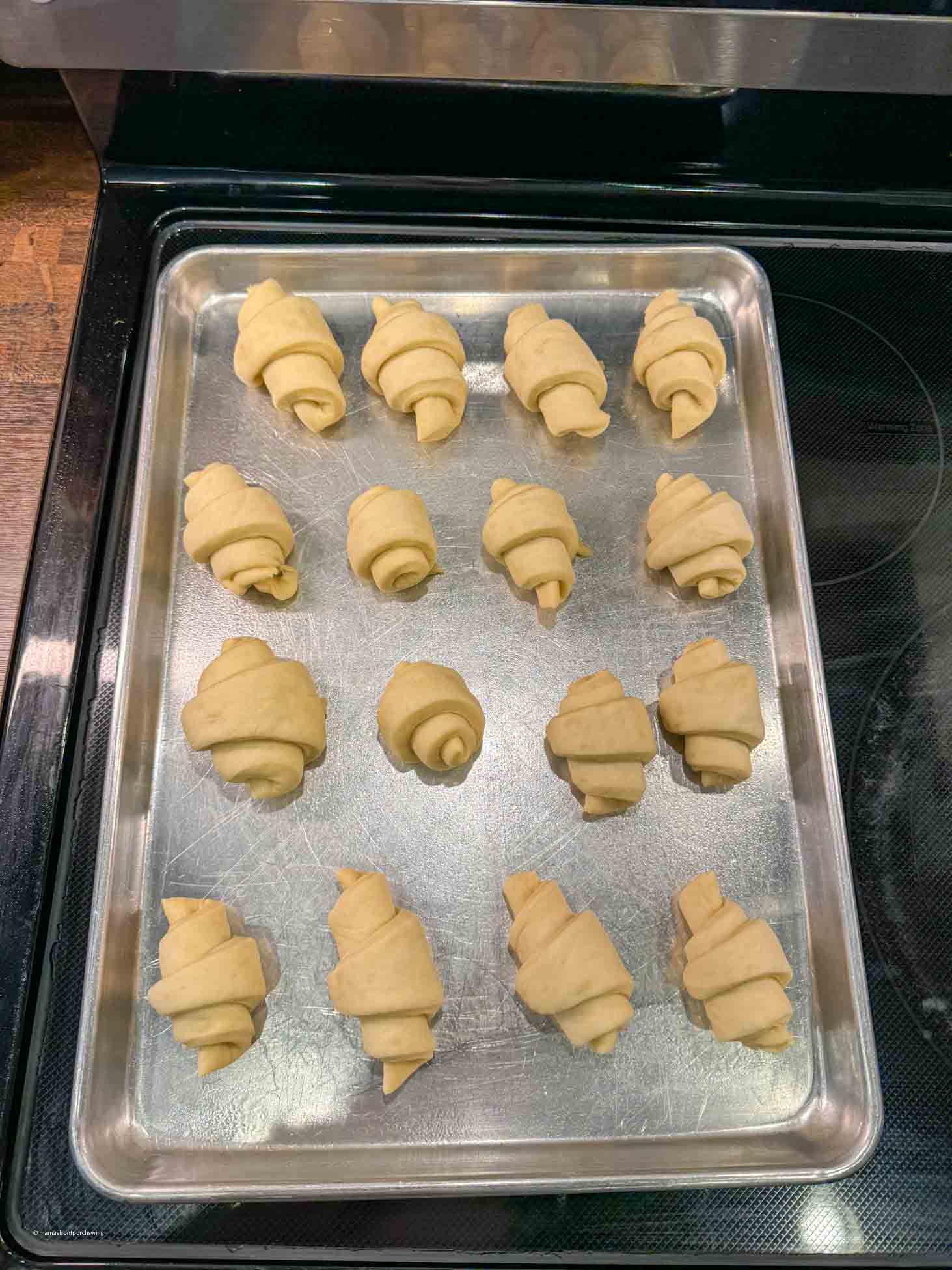 Quick and Easy Recipe For Soft Homemade Dinner Rolls - Mamas Front ...